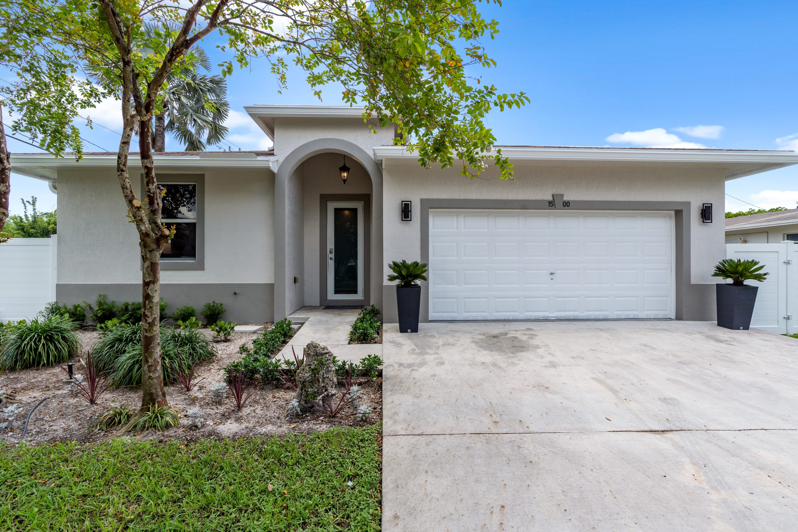 Crews Corner - Modern 4 Bedroom across from LMC (Safe Harbor) - Smart Move