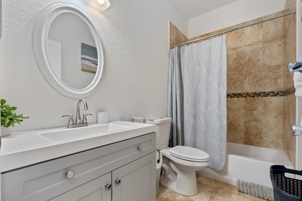 Crews Corner - Modern 4 Bedroom across from LMC (Safe Harbor) - Smart Move