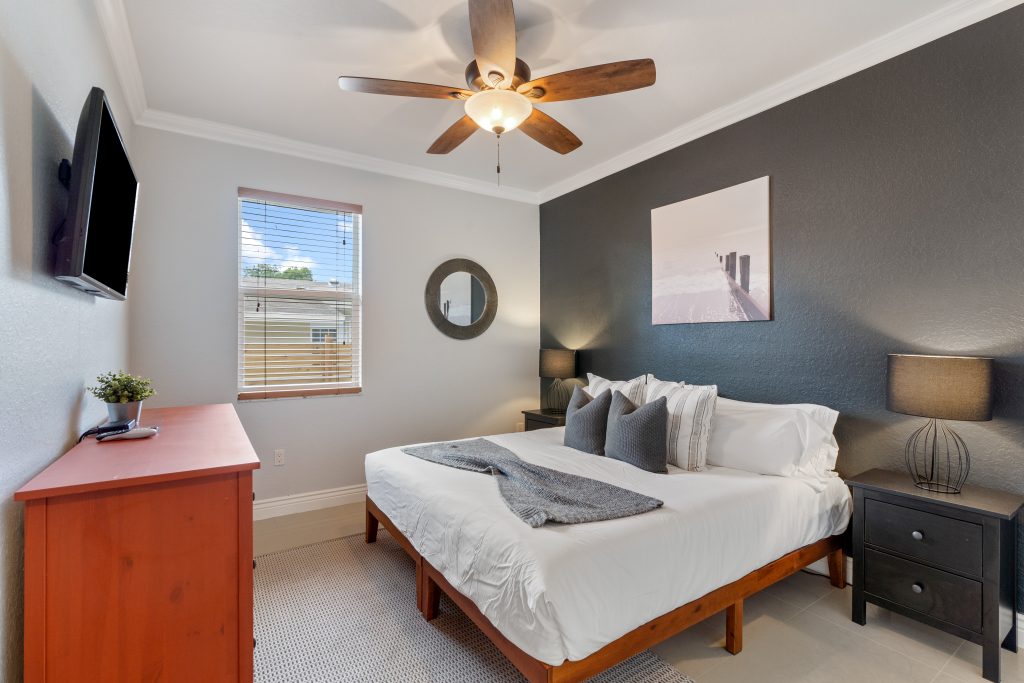 Crews Corner - Modern 4 Bedroom across from LMC (Safe Harbor) - Smart Move